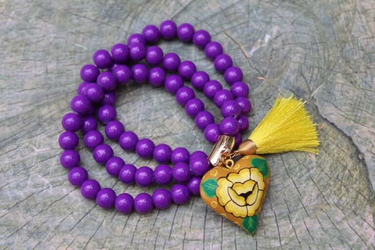 Pulsera artesanal con corazón de copal pintado a mano, morado (origen ...